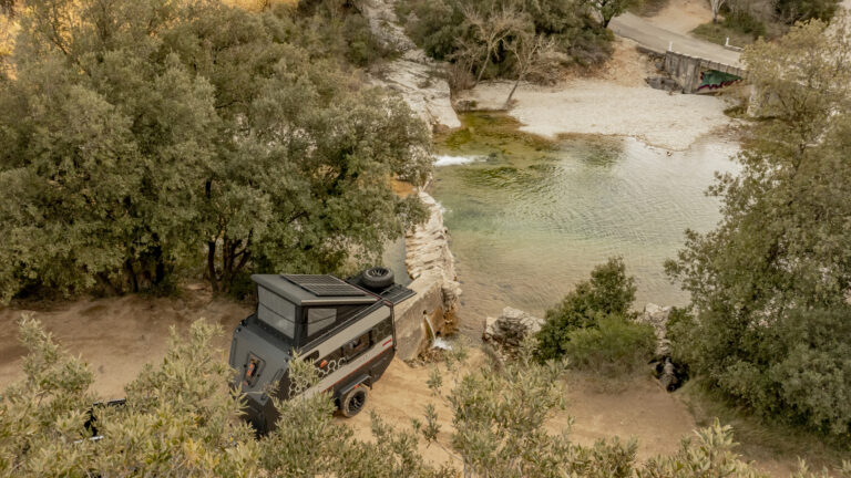 Caravan for road trip and world tour - DECAMP CARAVAN