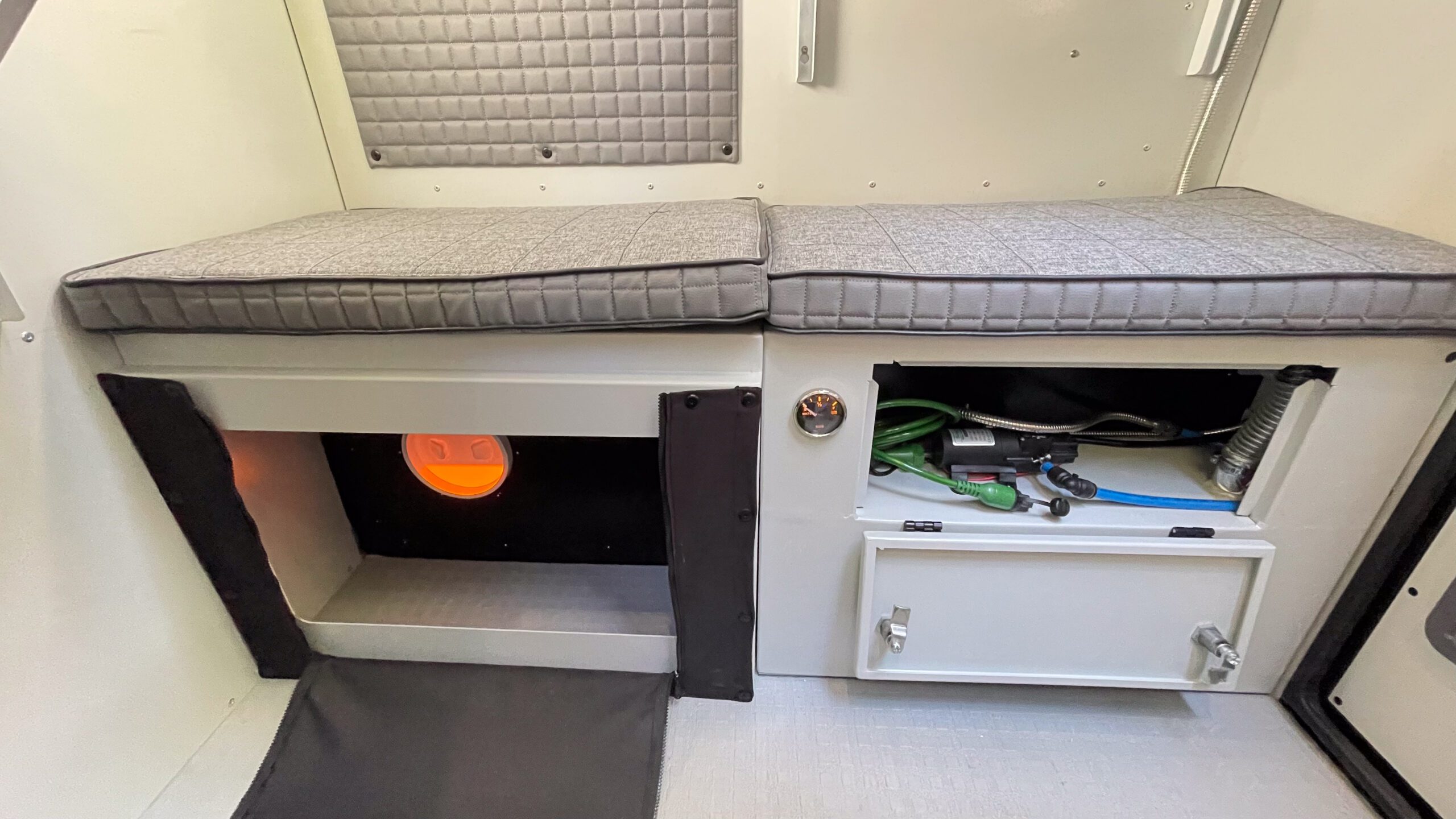 Pick-up truck camper - DECAMP Caravan