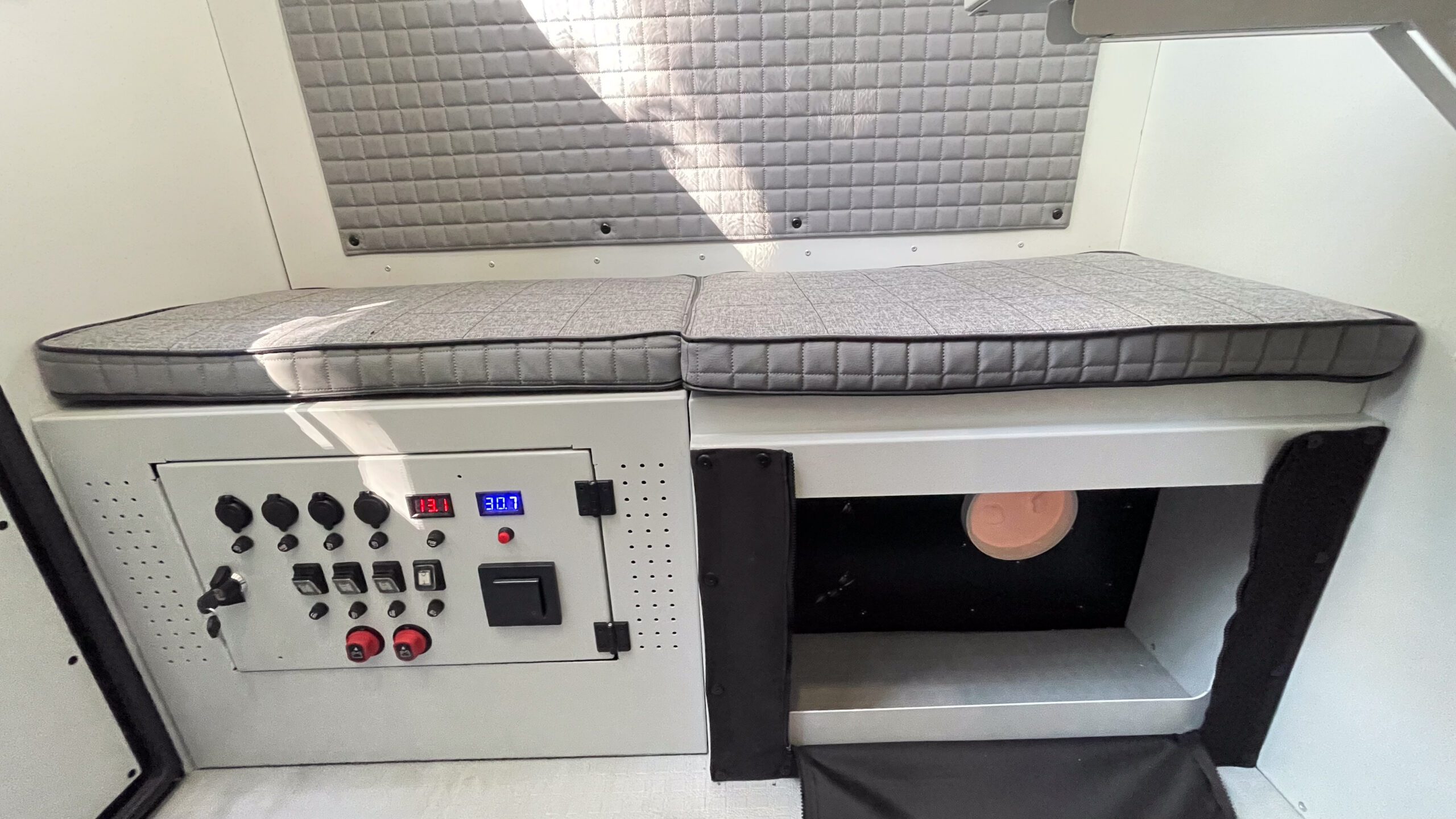 Pick-up truck camper - DECAMP Caravan